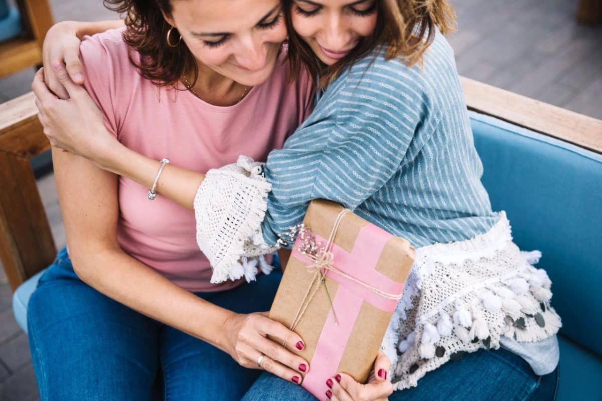 37 Thoughtful Hen Party Gifts For The Bride | The Foxy Hen
